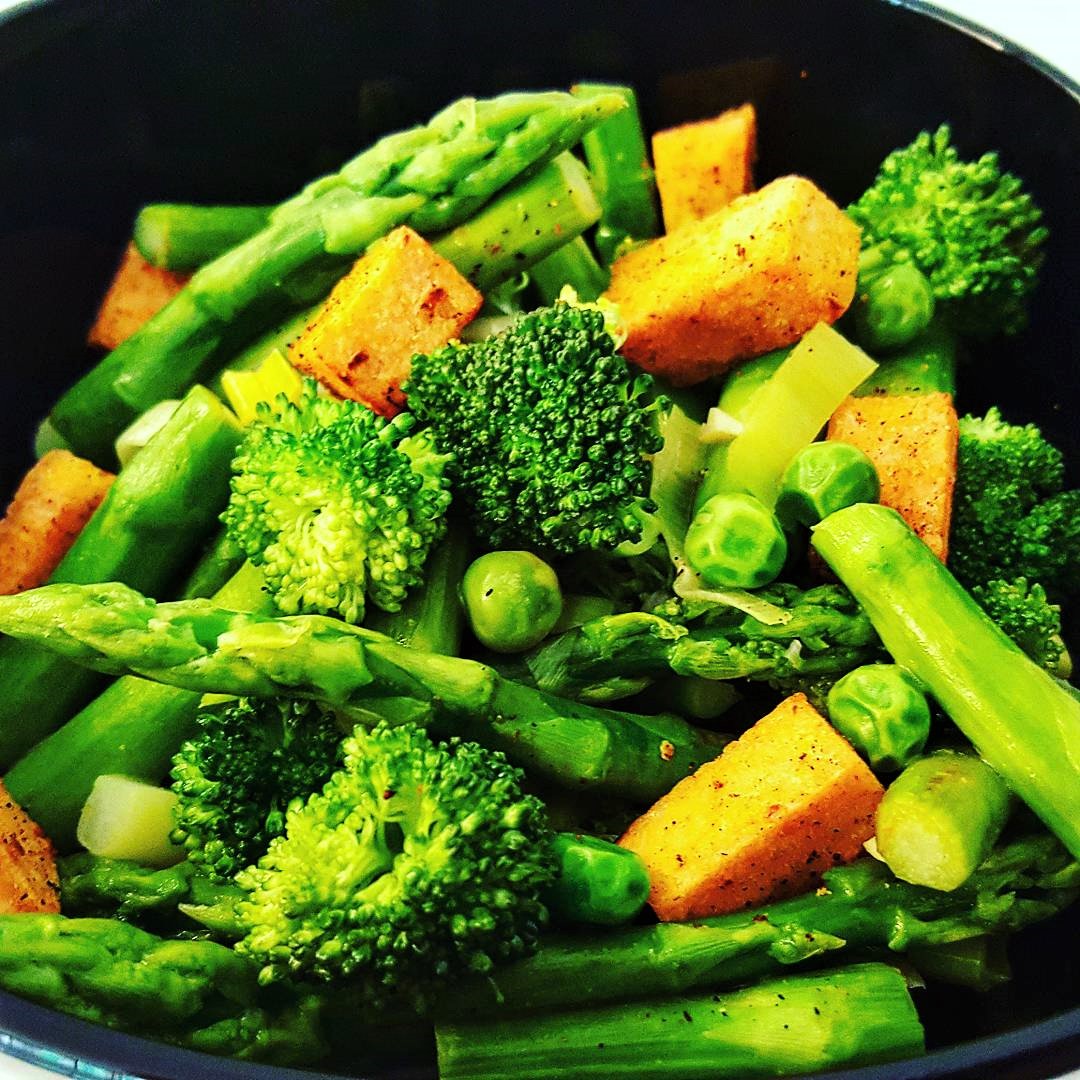 Grünes Gemüse-Tofu-Curry