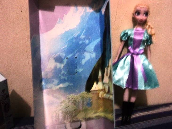 Knocked-off!: Bootleg Toy Review : Bootleg Elsa 12" doll