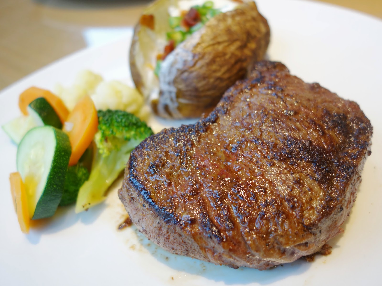 PinkyPiggu: Outback Steakhouse Opens At Orchard Gateway! Steaks, Ribs ...