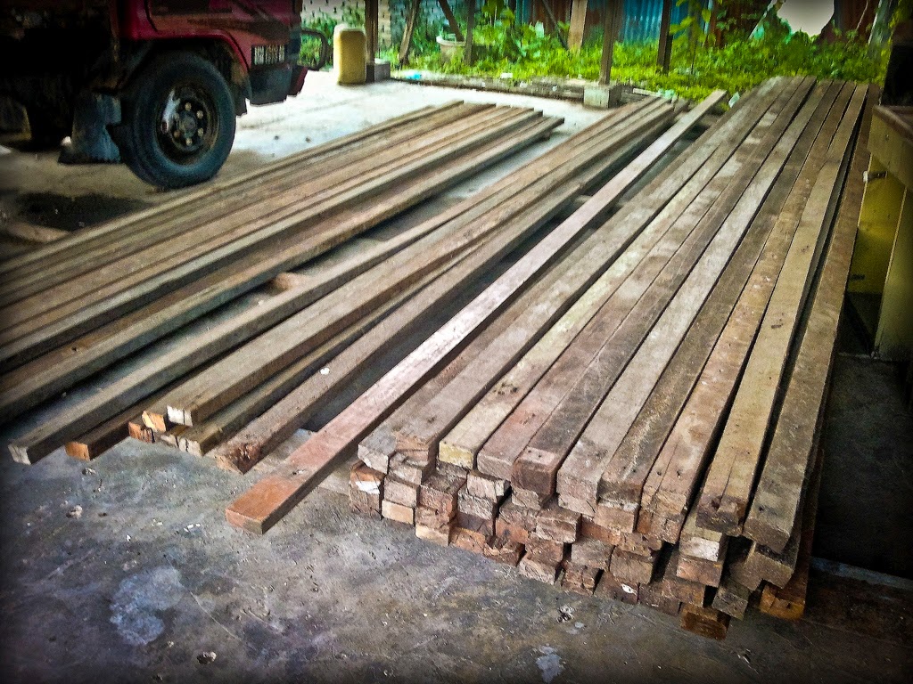 Kelong D'Bayou: ¬ Kayu Kayan dan Bahan Asas