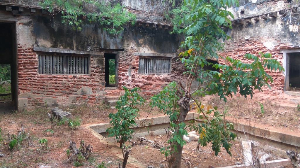 Tamilnadu Tourism: Eraniel Palace Ruins, Eraniel, Kanyakumari