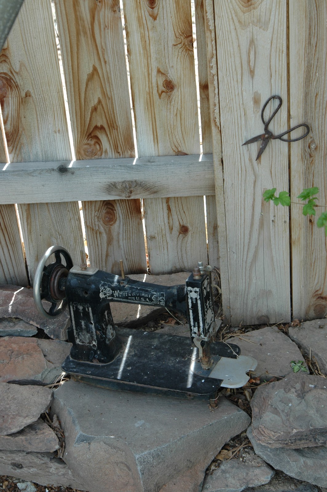 deborah jean's DANDELION HOUSE and GARDEN : Pick'n Good Garden Art