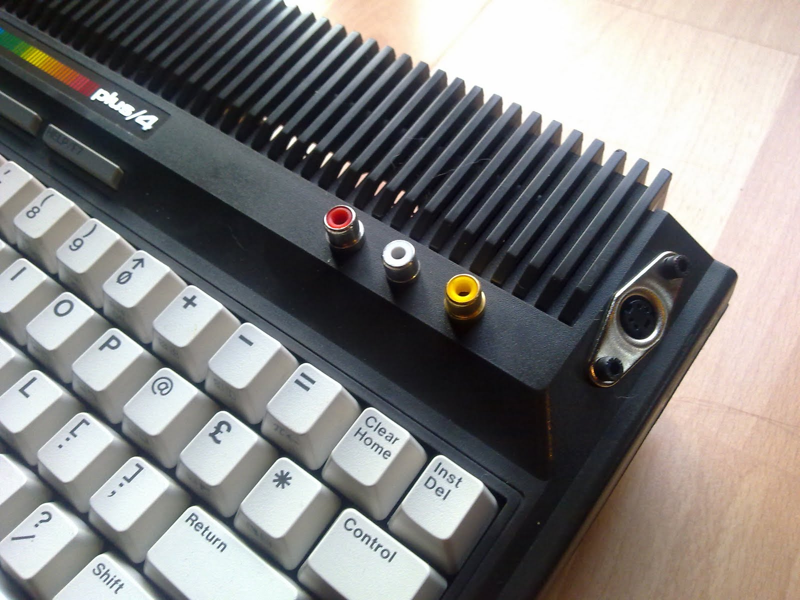 bieno64: Commodore Plus/4 RGB