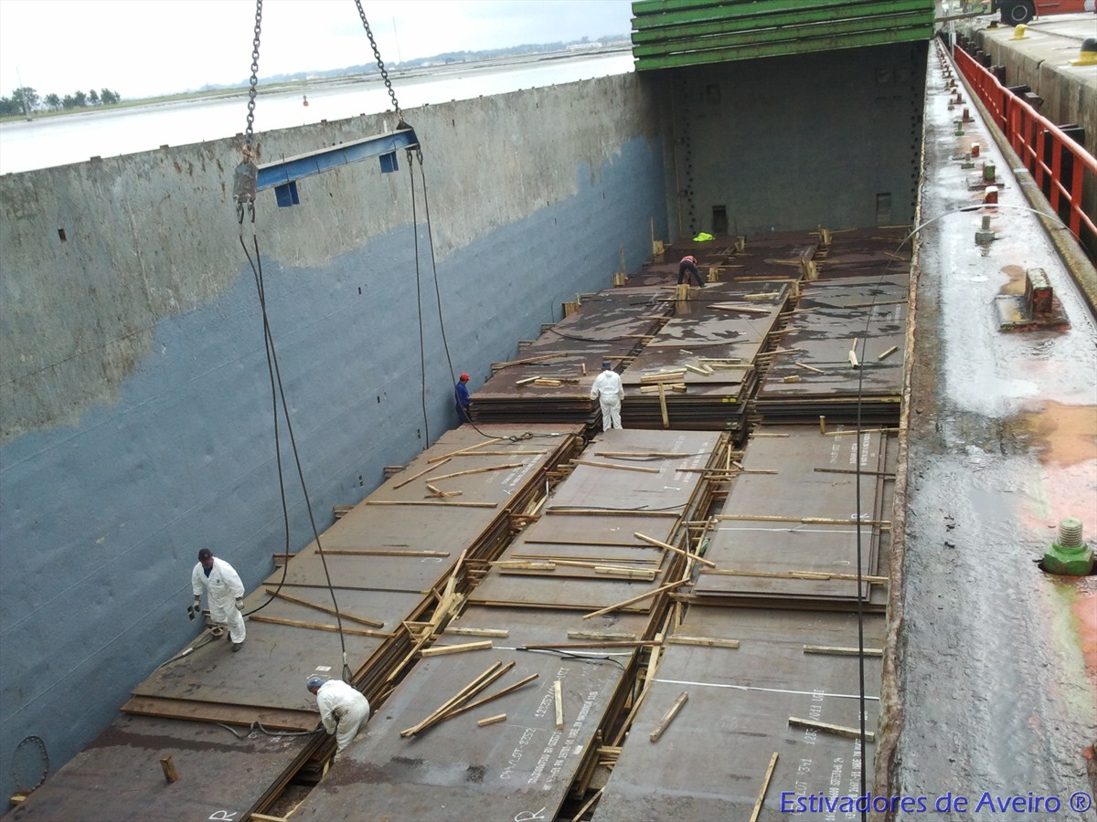 Descarga de chapas ~ Estivadores de Aveiro
