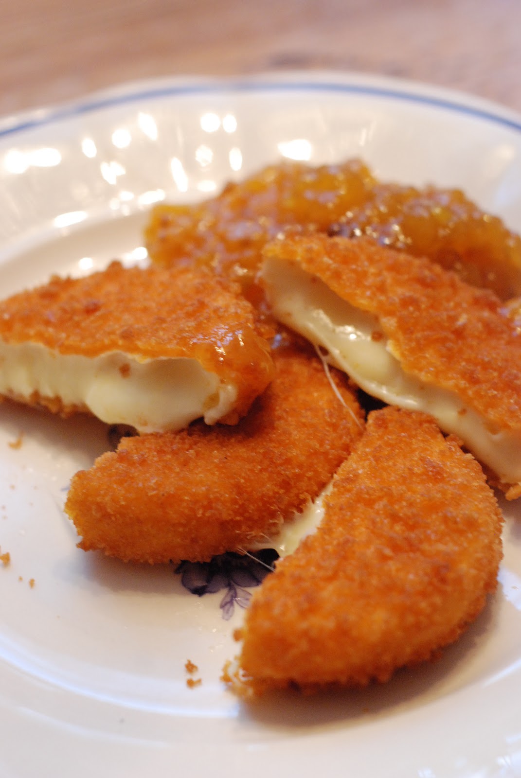 Mat 365: Friterad camembert med hjortronsylt