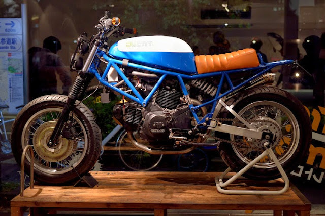 Retro Custom Motor Bike Exhibition - RocketGarage - Cafe Racer Magazine