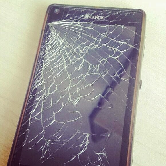 KISAH SEDIH HANDPHONE RETAK :,) | EmpireBen