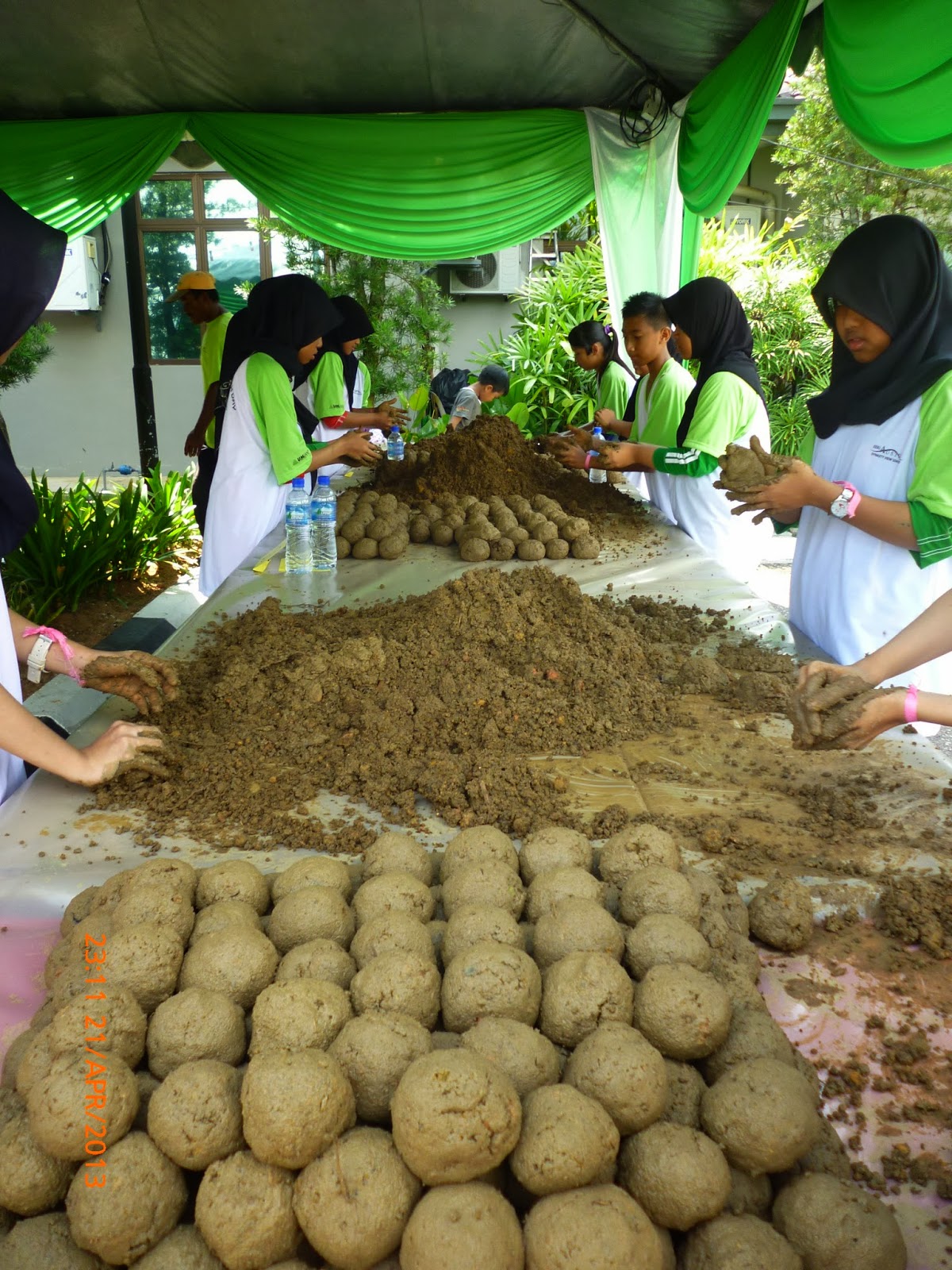 LESTARI SMK TAMAN DAYA 2 : PERTANDINGAN MUDBALL DI DYNASTY VIEW 2013