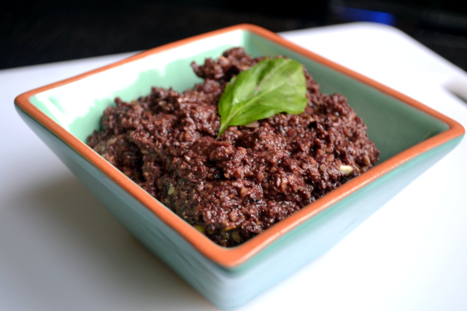 Hardly Housewives: Roasted Garlic Olive Tapenade