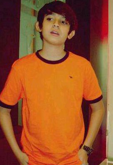 Hanggini Purinda Retto Dan Michael Adam Rickard