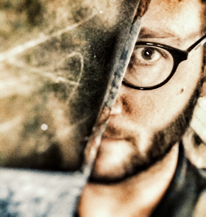 Authoress: Our Lurking Editors Are Ready to Lurk!