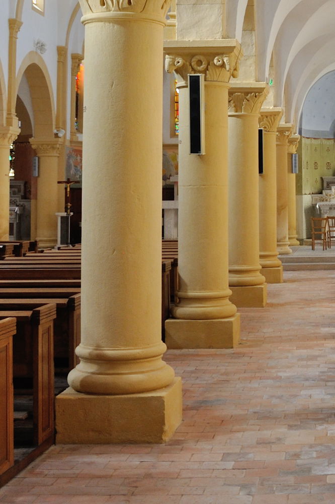 A Glossary of Romanesque Architecture: Scotie (scotie)