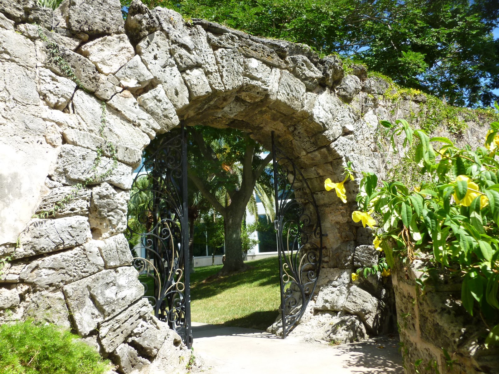Photo-ops: Bermuda: Queen Elizabeth Park Moongate - Hamilton, Pembroke ...