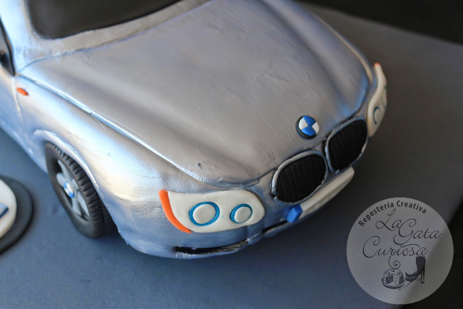 La Gata Curiosa: TARTA FONDANT BMW PARA ISMAIEL