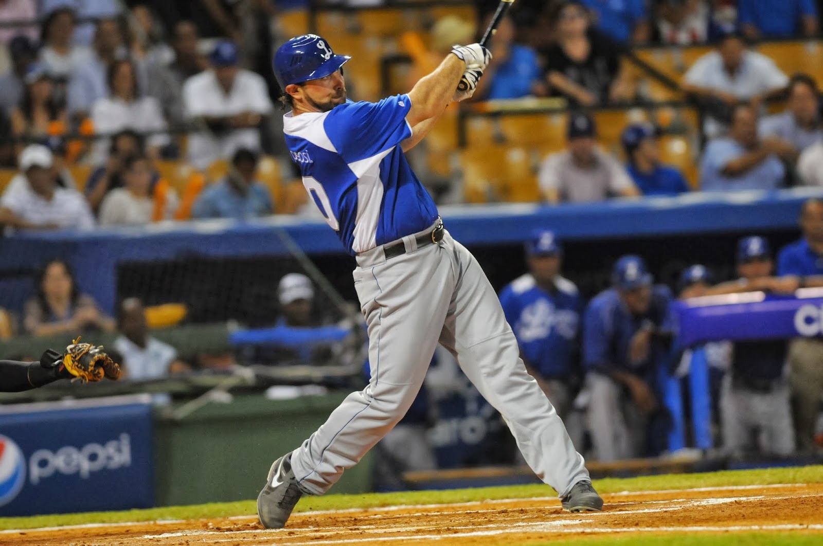 LO QUE PASO HOY: Halton da tres dobles en inauguración;Jonrón de ...