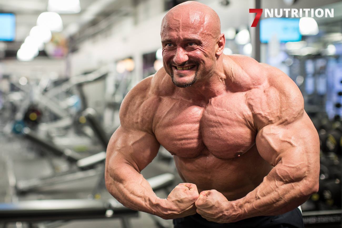 Muscle Lover: Polish IFBB Pro bodybuilder Robert Piotrkowicz