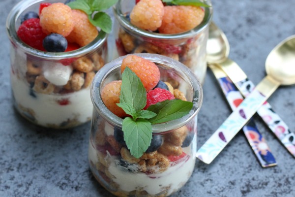 Me and My Pink Mixer: Cheerios Oat Crunch Yogurt Parfaits