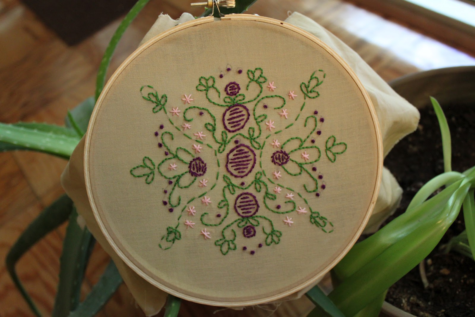 1 Creative Endeavor: Floraly, Viney Embroidery