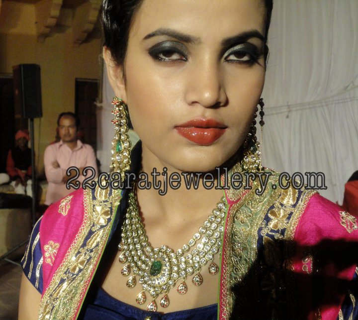 Kundan Set with Emeralds and Uncut Diamonds - Jewellery Designs