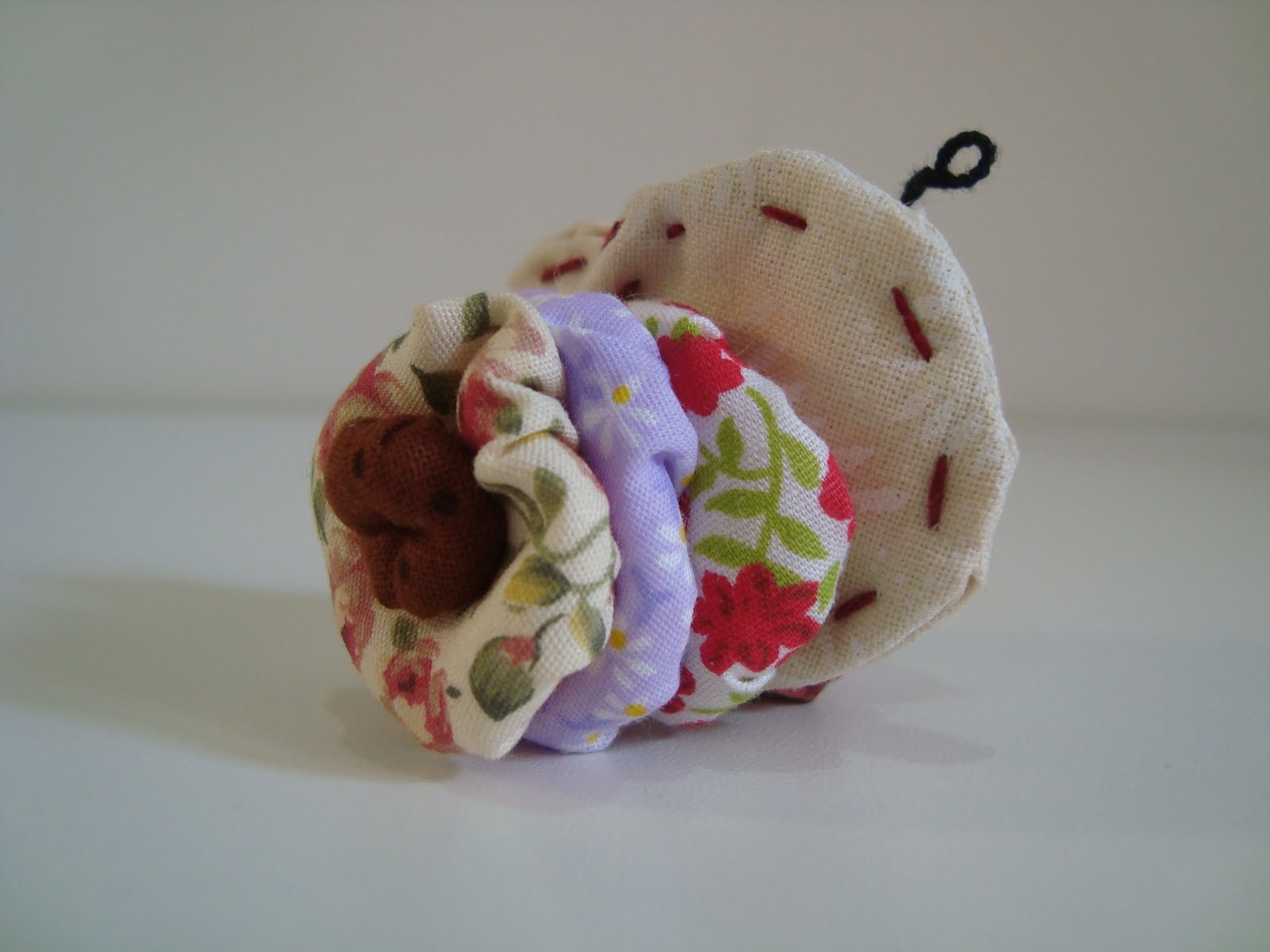 ♥ಌஜღ♥ Bocomoco ♥ಌஜღ♥: Abelhinha de Fuxico