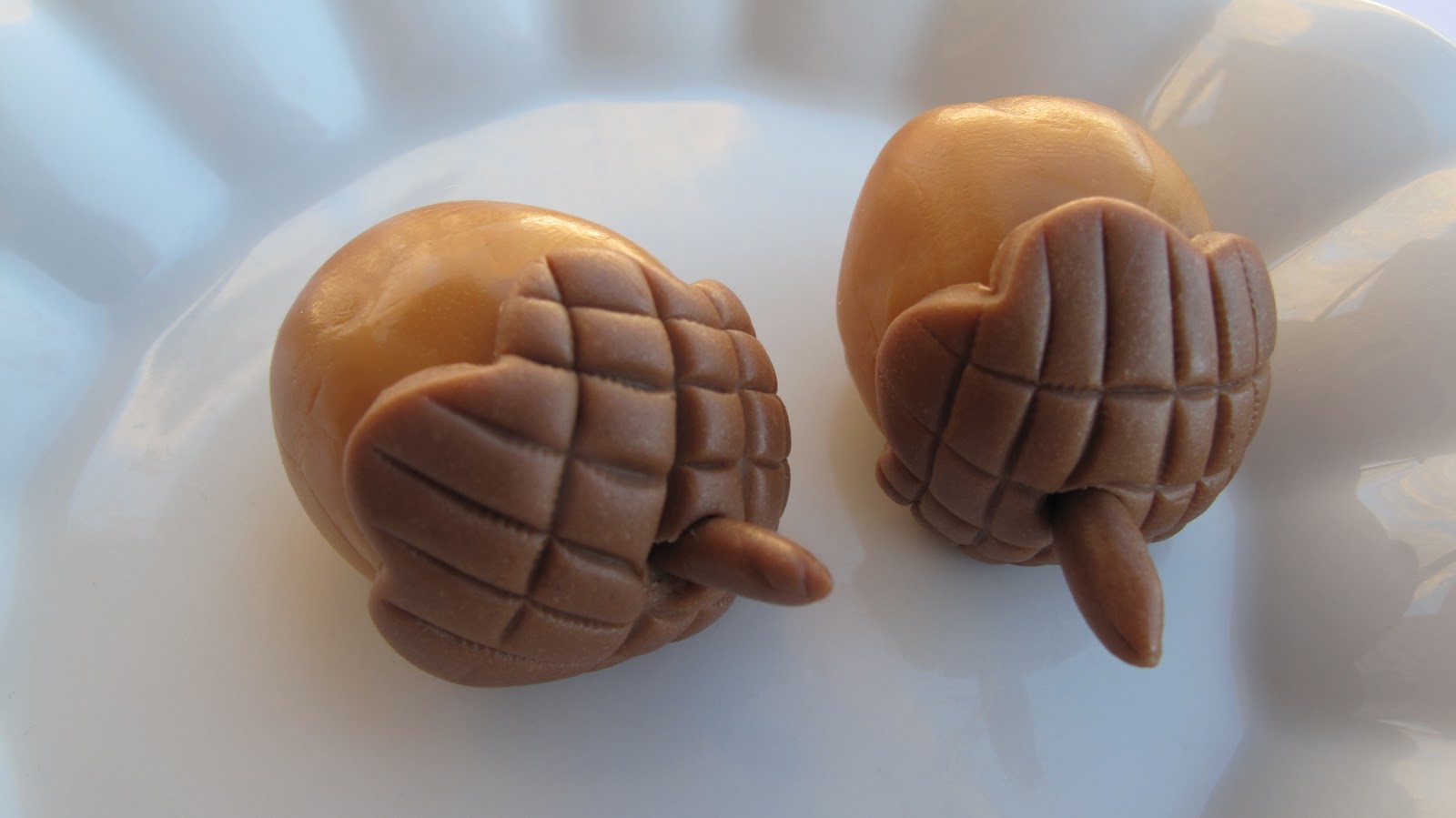 Red Couch Recipes: Candy Acorns!!