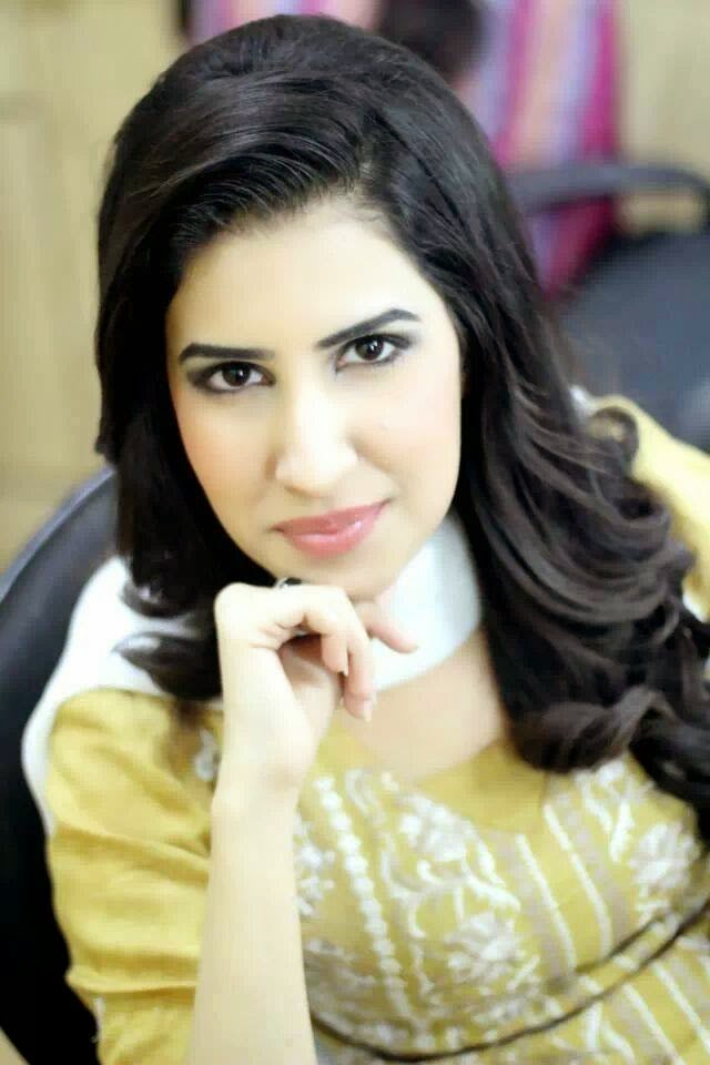 Absa Komal Pakistani Anchor and TV Host very hot and sexy look stills ...