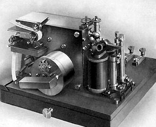 korespondensi: Alat komunikasi tradisional dan modern
