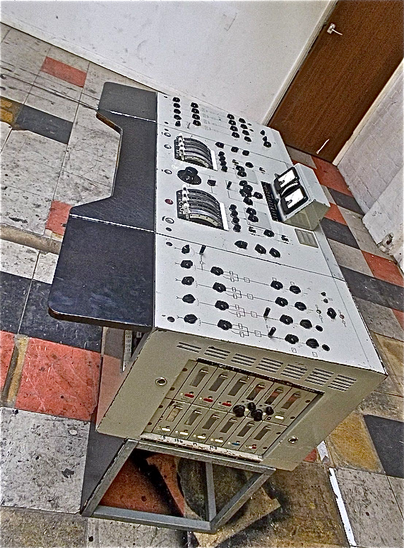 review33 - 影音天地: Fisher and Pilot 古董同好會 ~ Vintage Amplifiers