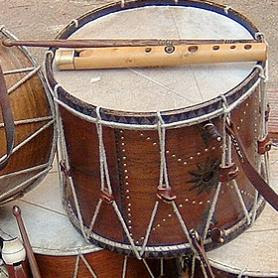 SONS I MÚSIQUES DE LA TERRA: El flabiol i el tamborino