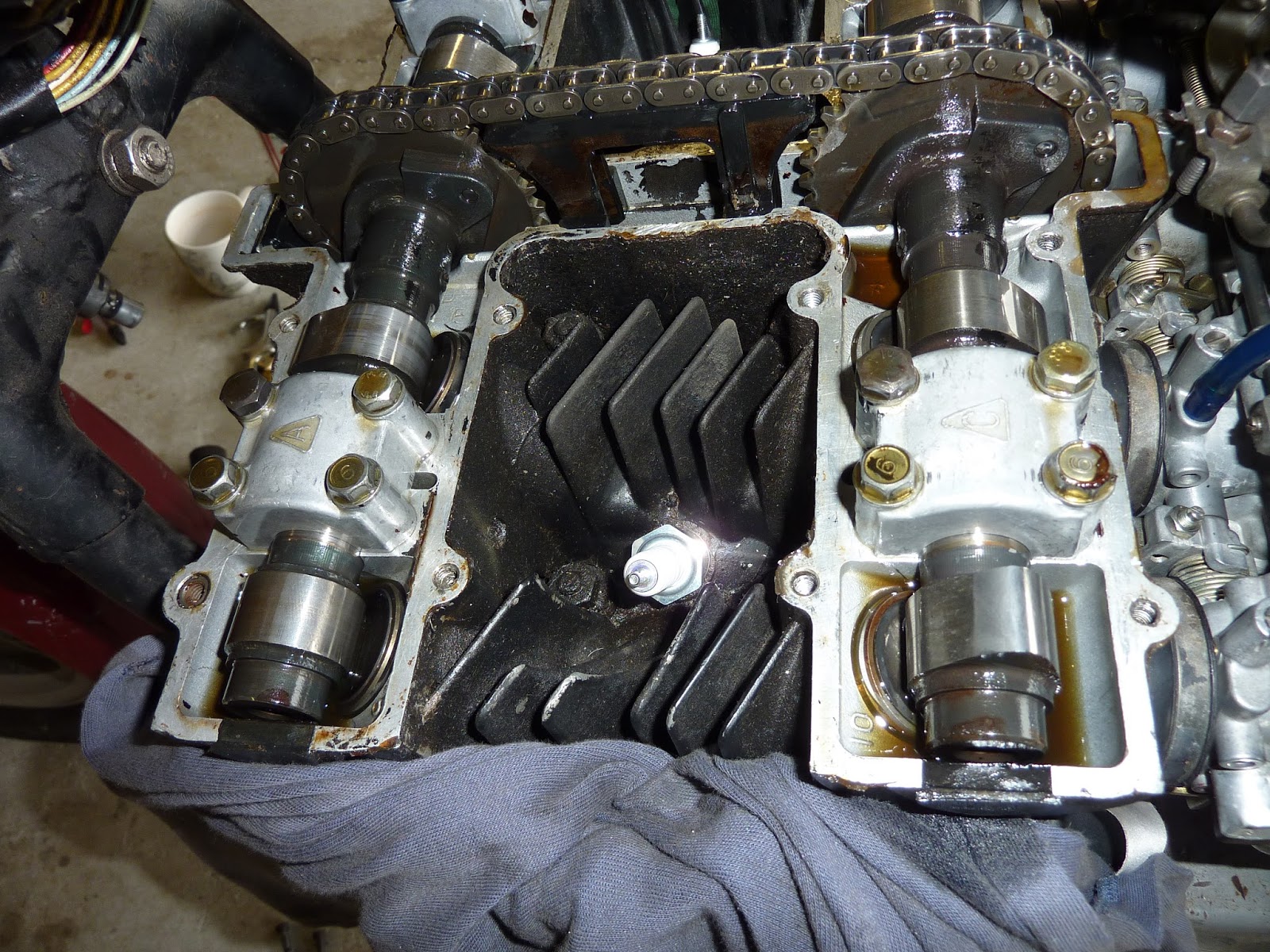 BikeTech7: Suzuki GS Engines — Checking Valve Clearances.