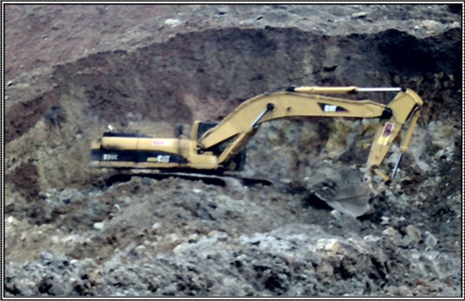 Perbandingan Produktivitas Excavator Cat 330 C Dengan Kobelco SK330 ...