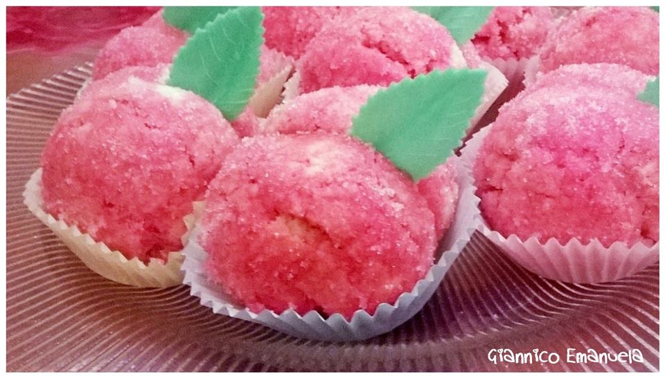 Infinite dolcezze di Manu: FINTE PESCHE ALL'ALCHERMES CON CREMA