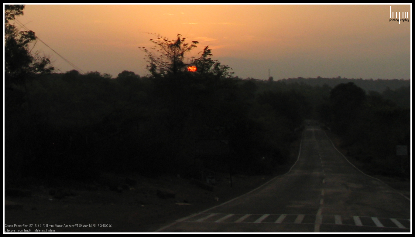 Through MYH ...: Sunrise @ Guhagar-Chiplun Highway