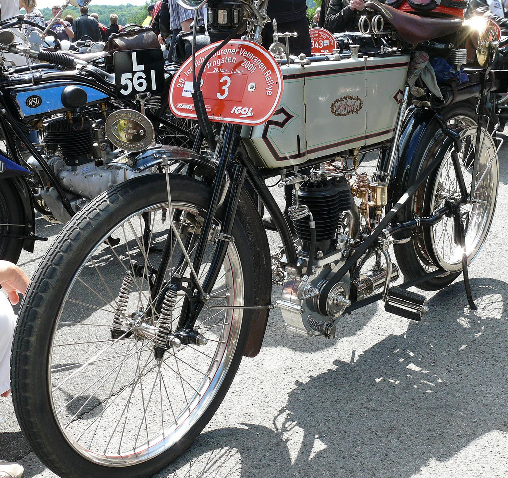 Antique Motorcycles: History of Ariel Motorcycle