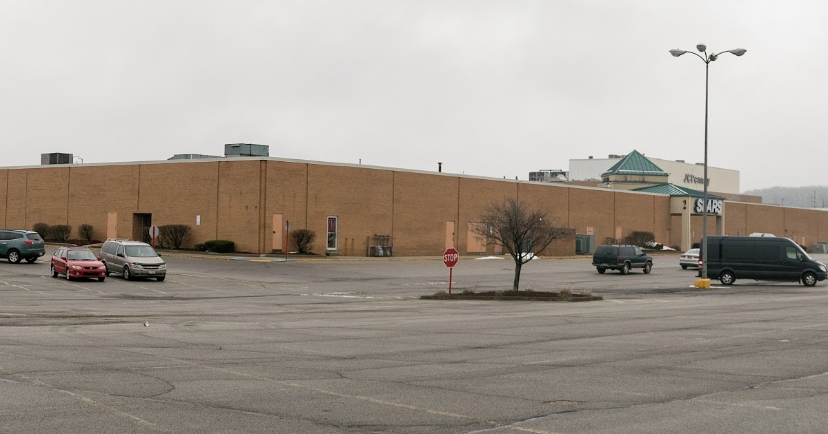 Dead and Dying retail: Shenango Valley Mall in Hermitage, Pennsylvania