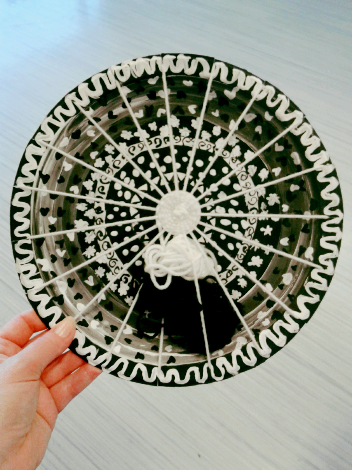 a faithful attempt: Painted Paper Plate Yarn Weaving