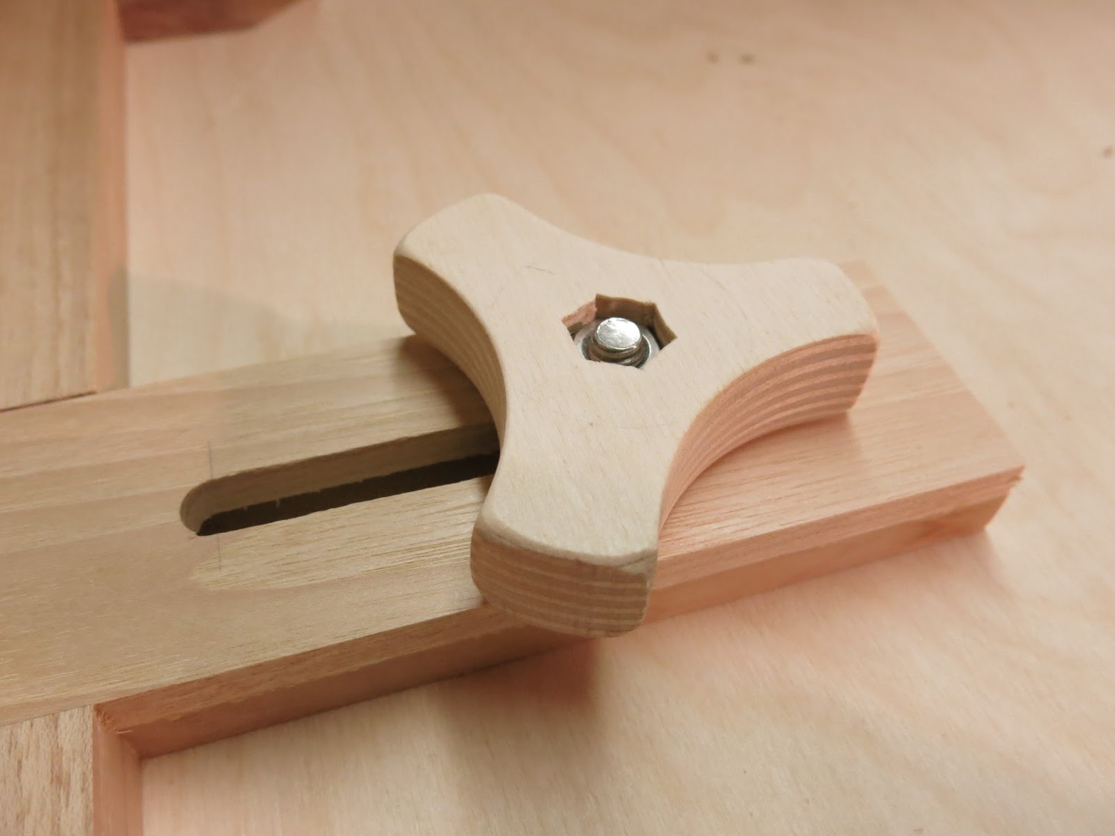 aerialcopper: Tongue and Groove Router Table