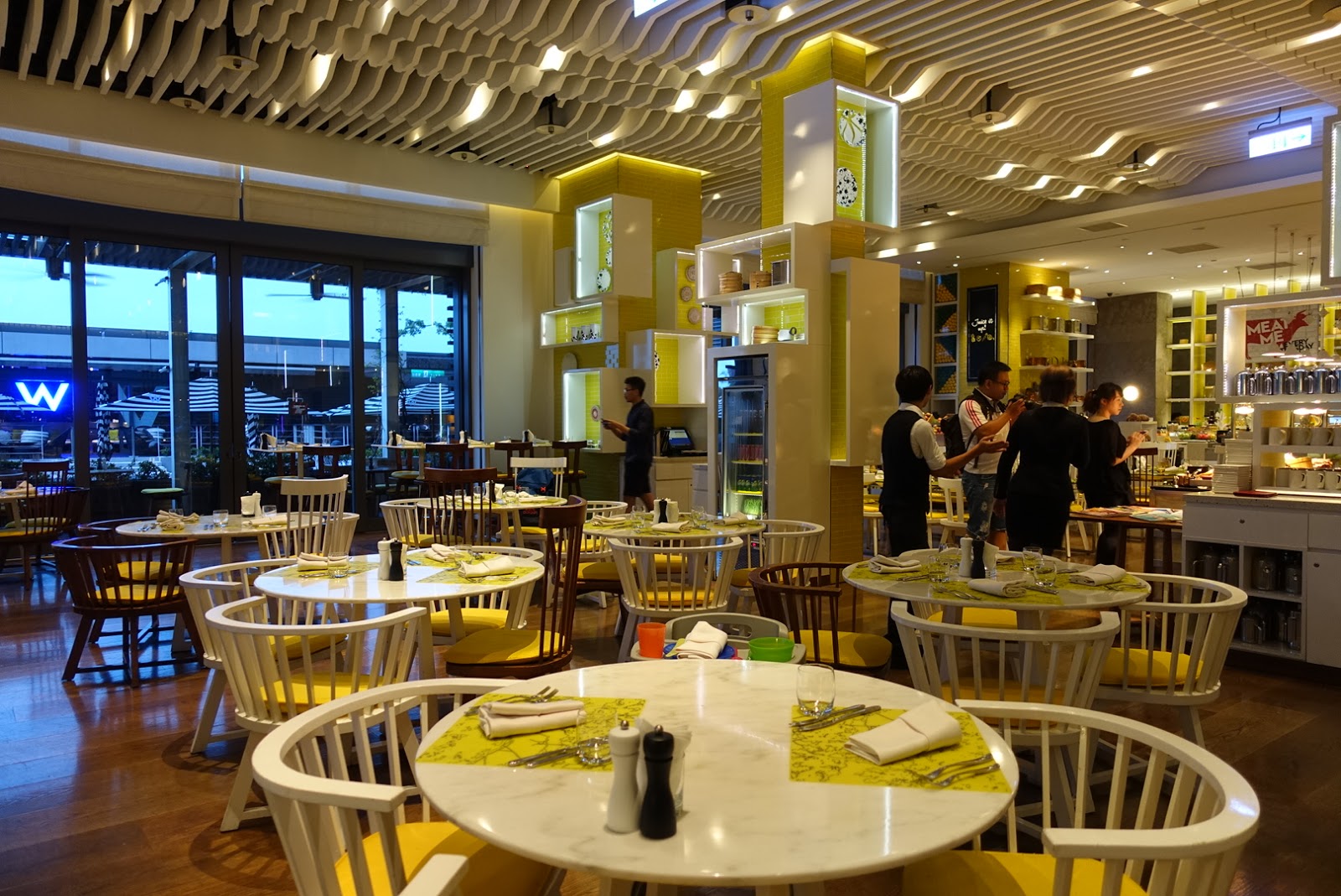 [食記] W Hotel。The Kitchen Table 西餐廳。信義區裡的時尚Buffet--周日菜色! | 西西烹飪筆記