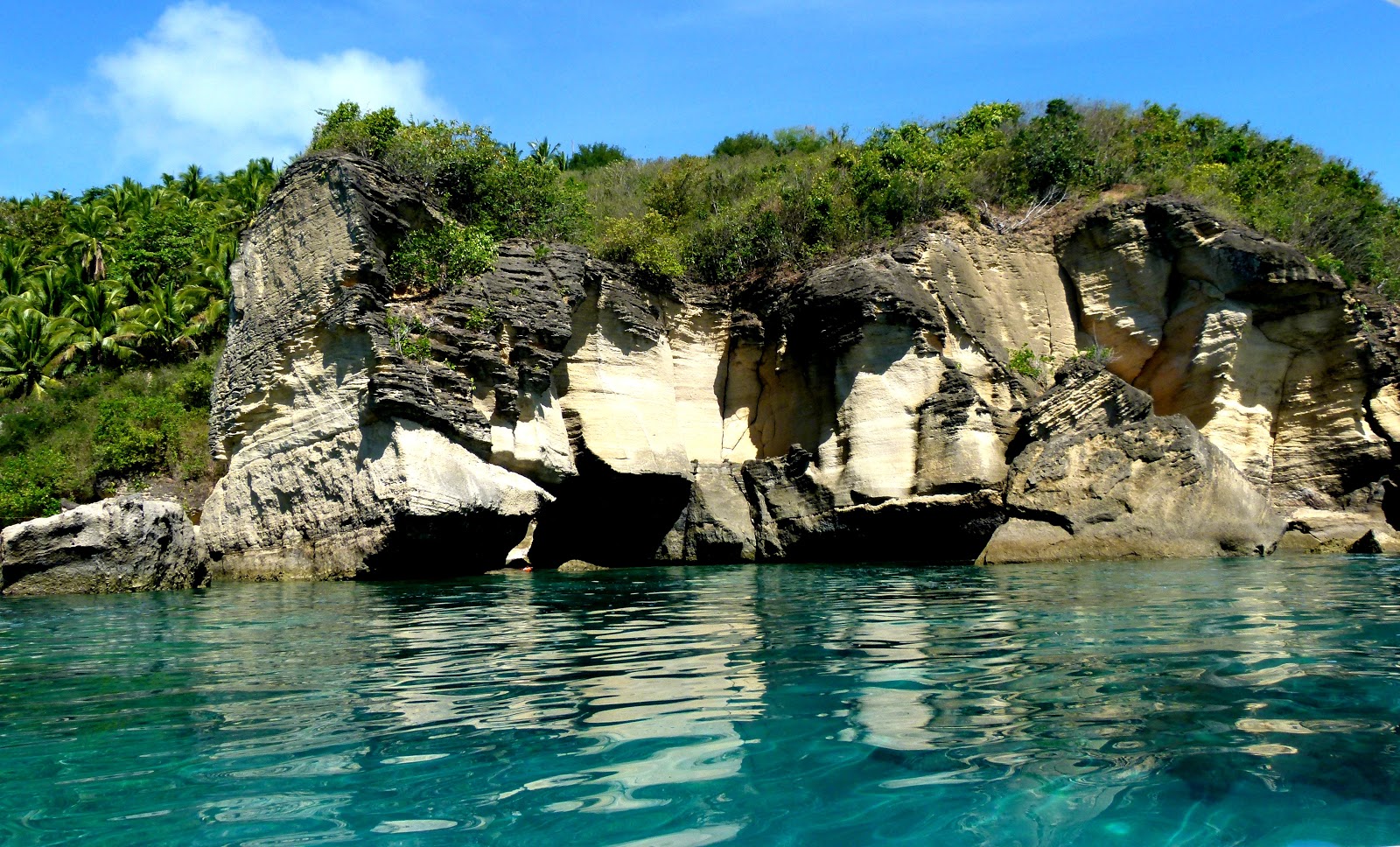 CRUISING WITH A HANGOVER AT THE ISLANDS OF MARINDUQUE - Lakwatserong ...