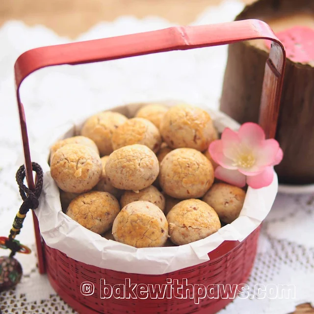 Chinese New Year Almond Cookies - BAKE WITH PAWS