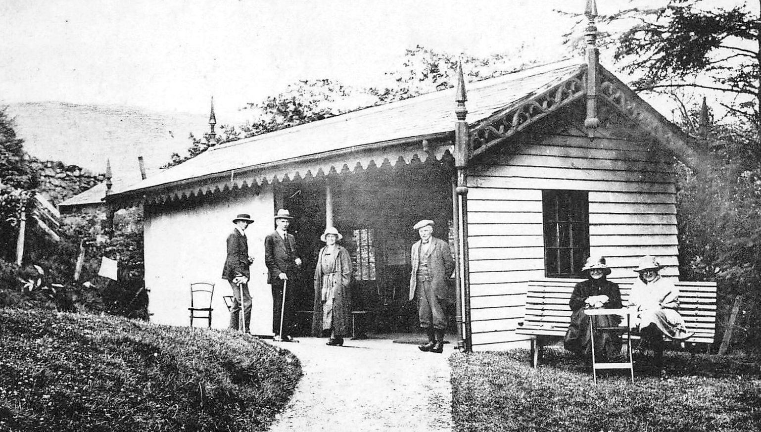 Tour Scotland: Old Photograph Mineral Well Moffat Scotland