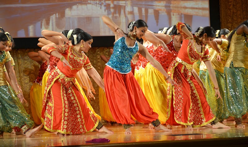 Até os confins da terra: Dança Indiana Moderna