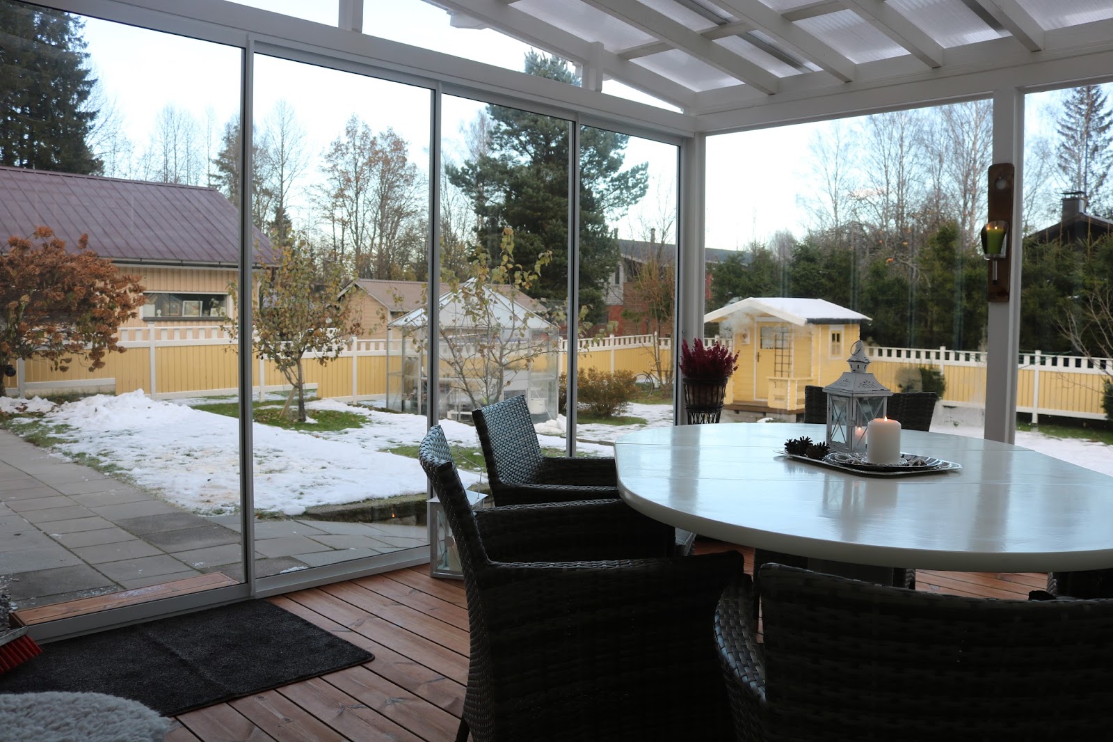 Tuuliannikantuvassa: Lasitettu terassi, vihdoin valmis