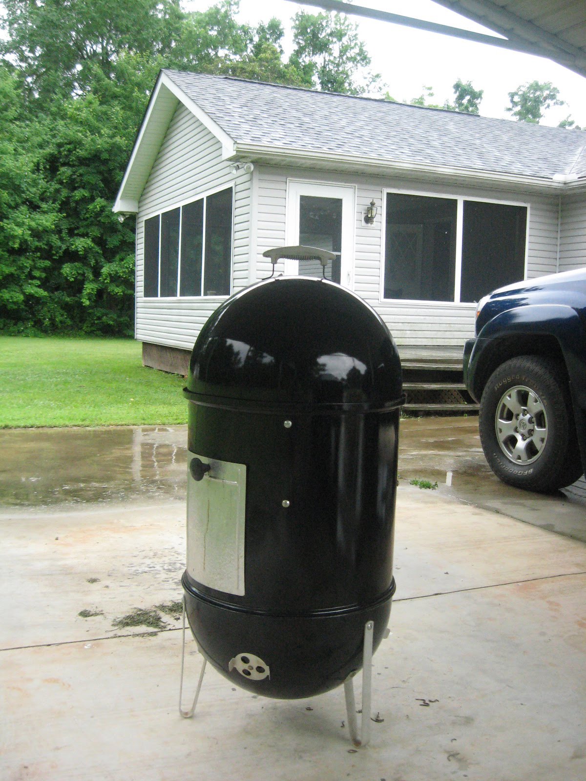 Barbecue Master: Smoked Pork Shoulder on the Weber Bullet with Bandiola ...