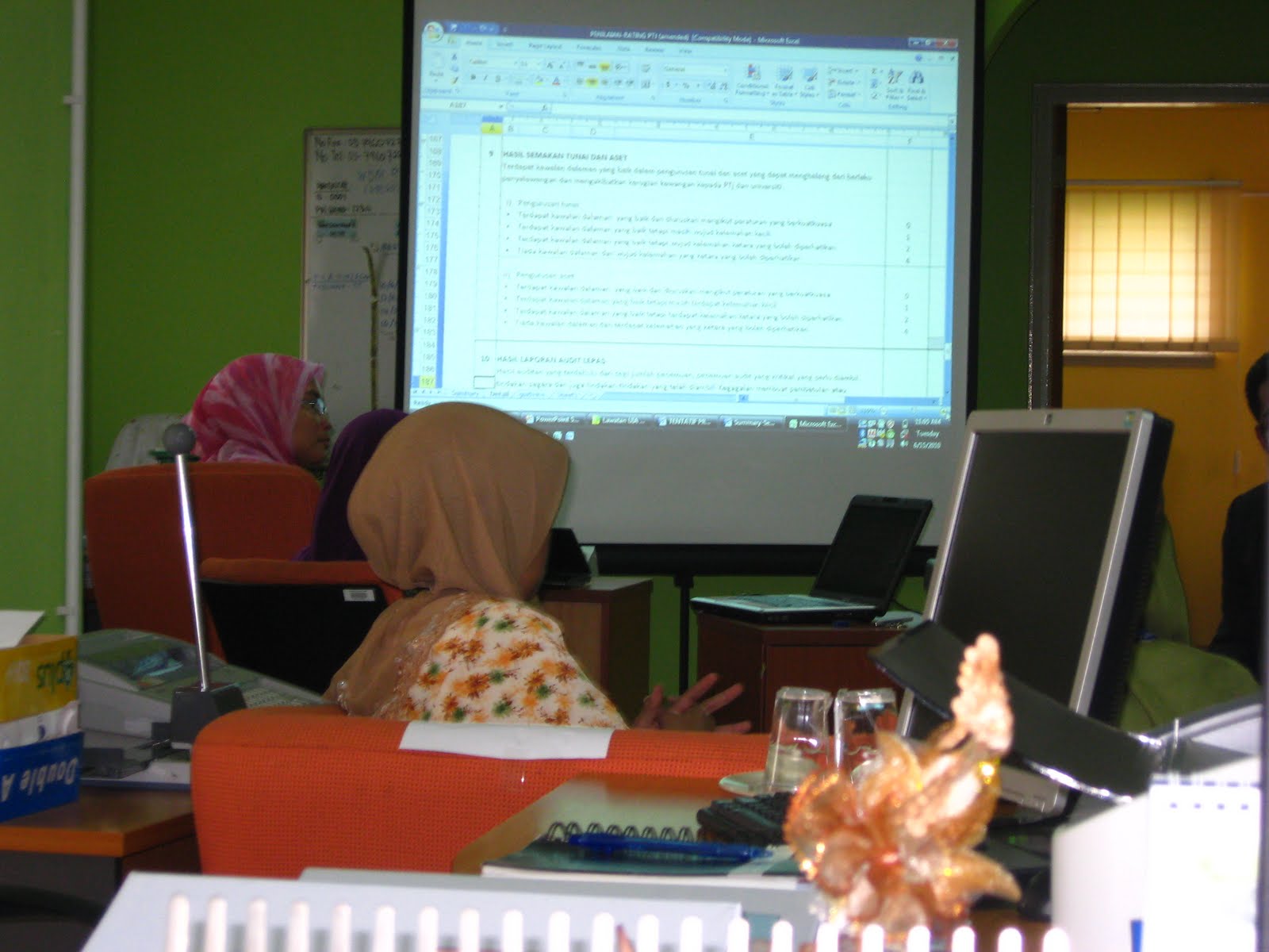 Unit Audit Dalam Universiti Malaya: May 2011