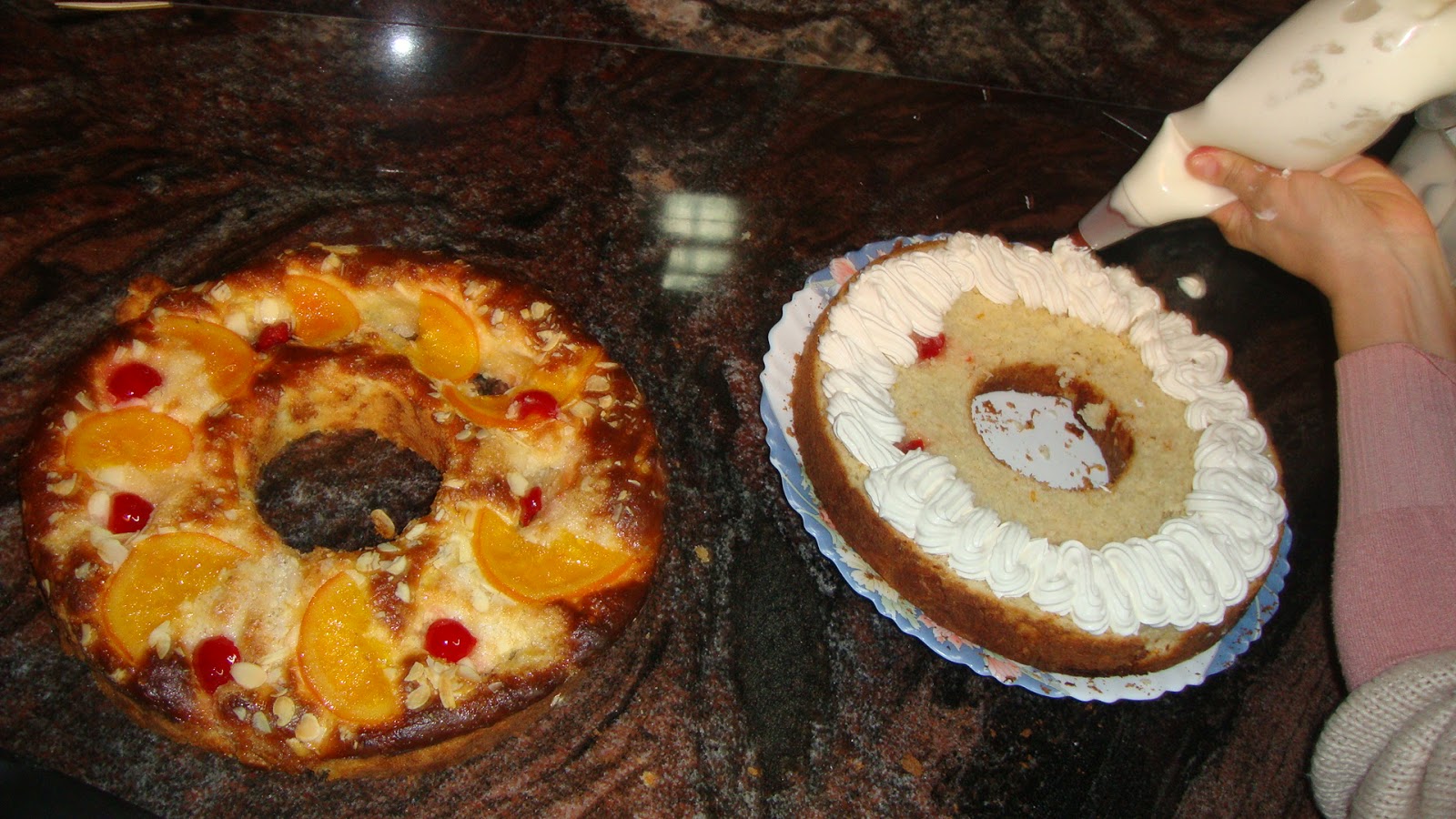 Postres, panes y delicatessen saladas