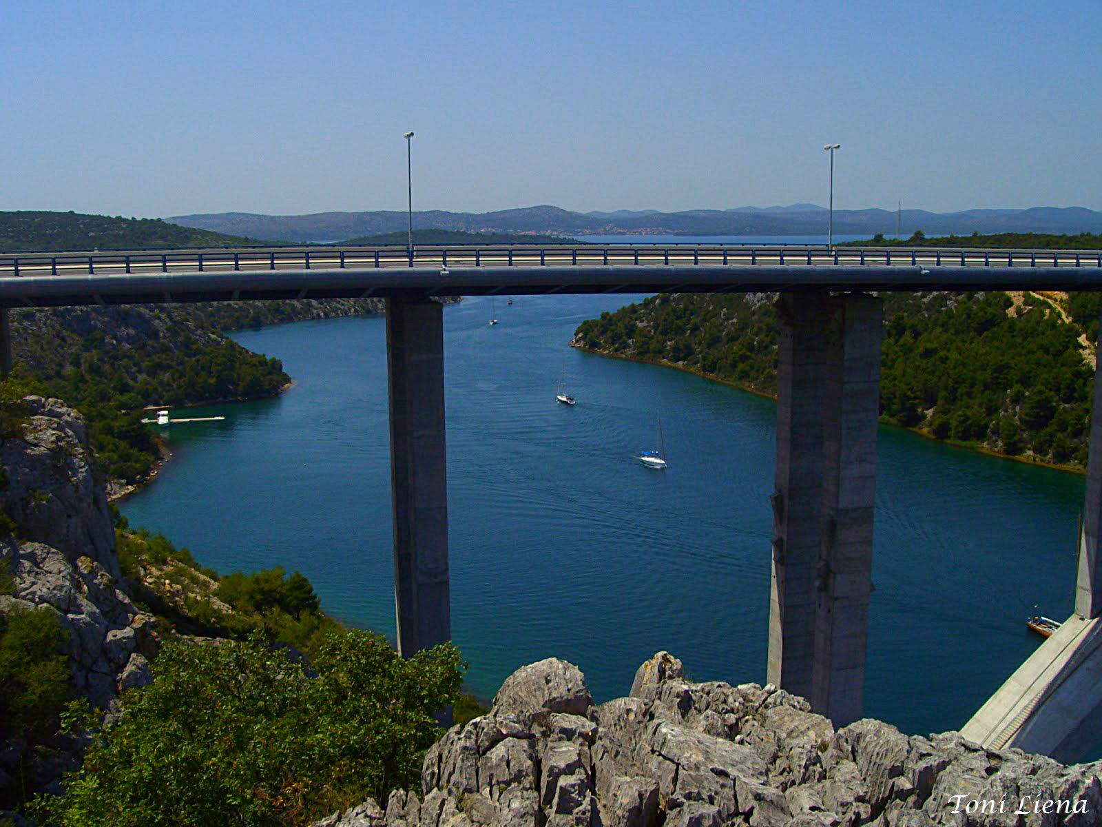 Hrvatski Pjesnici: RIJEKA I MORE