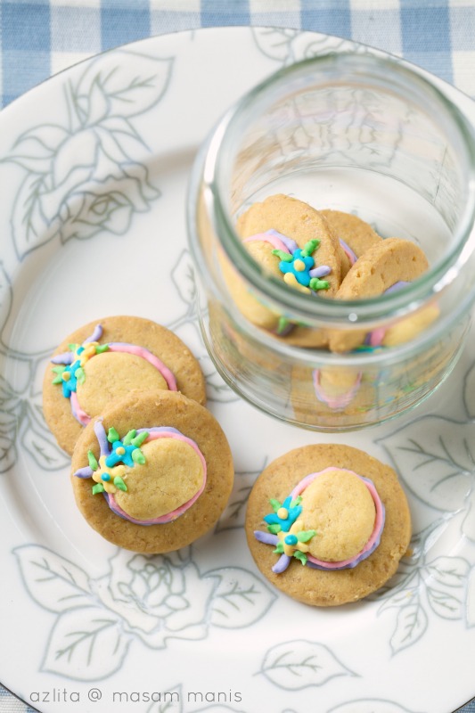 BISKUT TOPI - masam manis