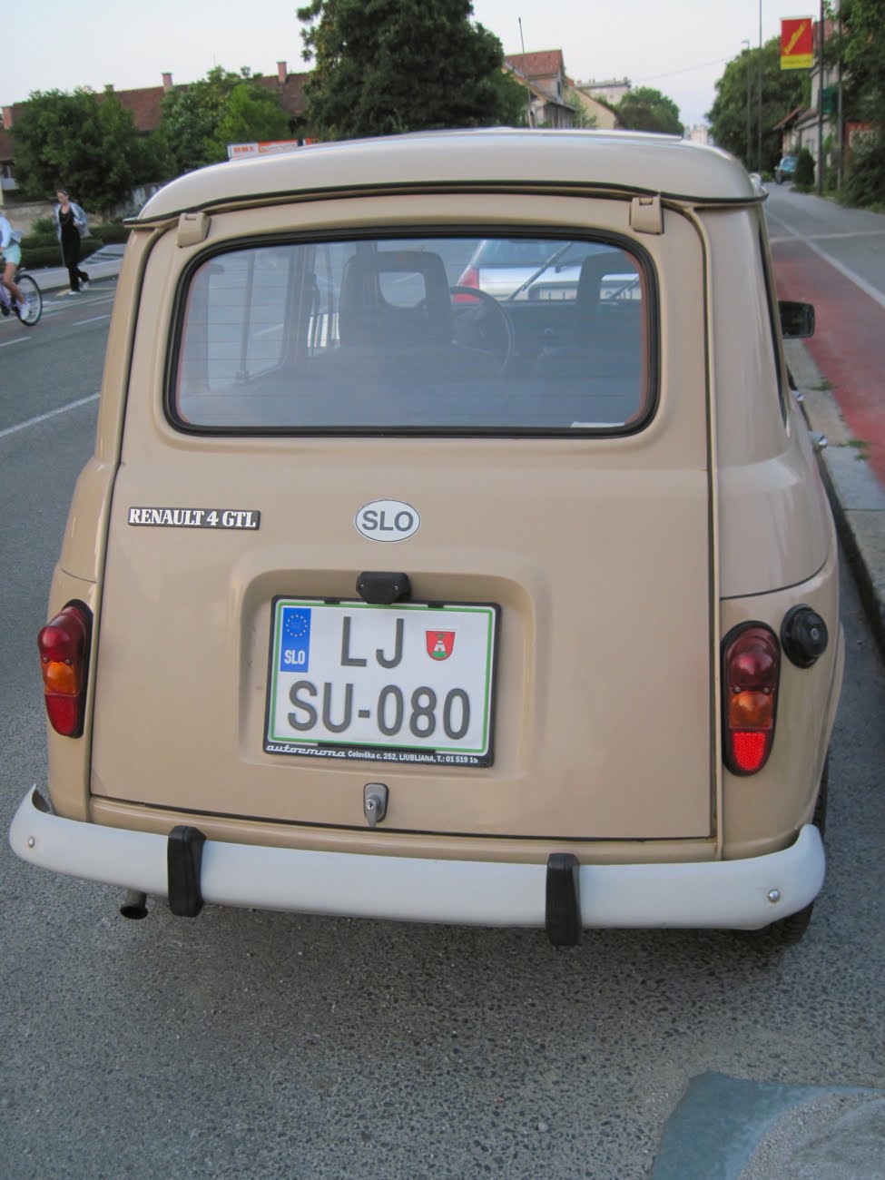 OLD PARKED CARS.: 1979 Renault 4 GTL.