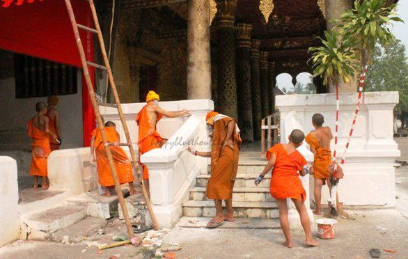 Happy Blue Thoughts: Snap Shot: Monks at Work